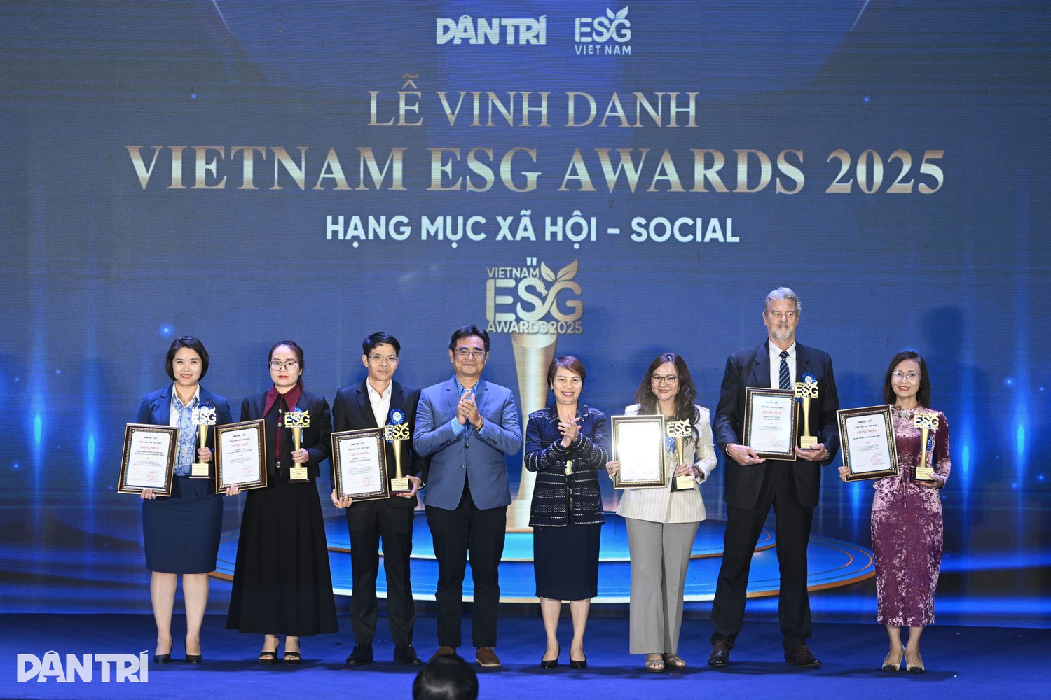 SeABank đạt thành tích xuất sắc tại Vietnam ESG Awards và Tin Dùng Việt ...