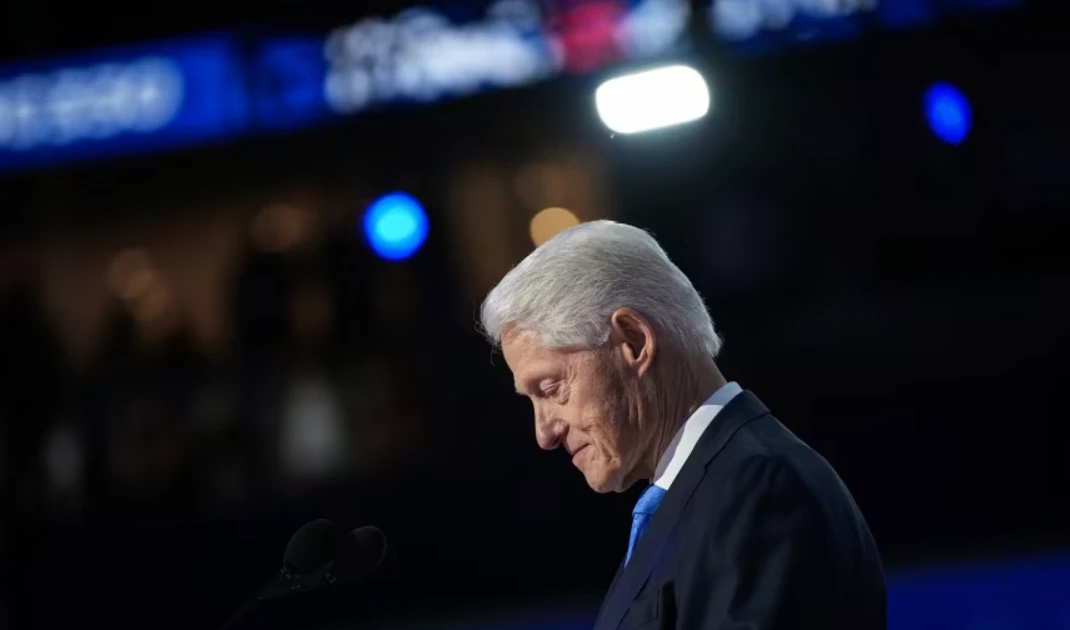 Bức ảnh trong bồn sục cùng phụ nữ: Ông Bill Clinton nói gì khi bị truy ...